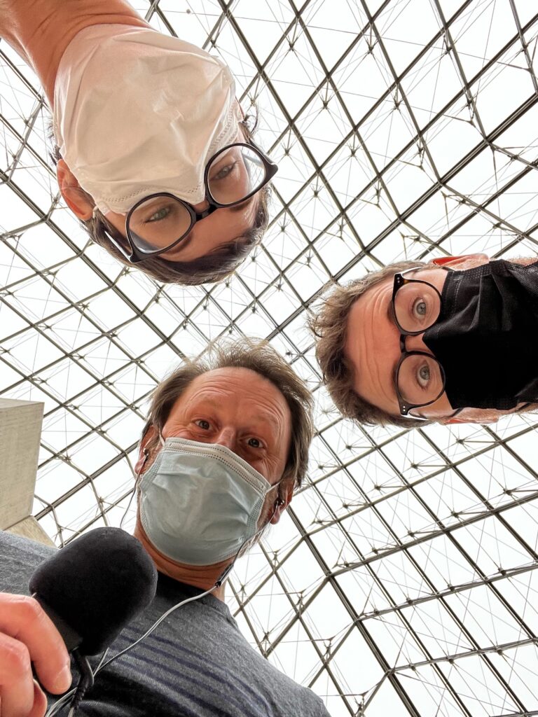 753. Visiting the Louvre Museum with Amber & Paul | Luke’s ENGLISH Podcast